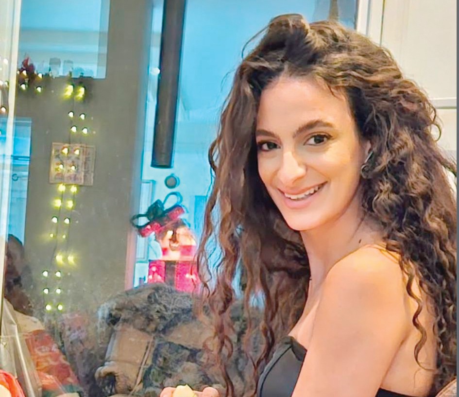 الناصرة تودع ابنتها الشابة المحامية رونزا قبطي بحزن وأسى.. “ستترك فراغا ...